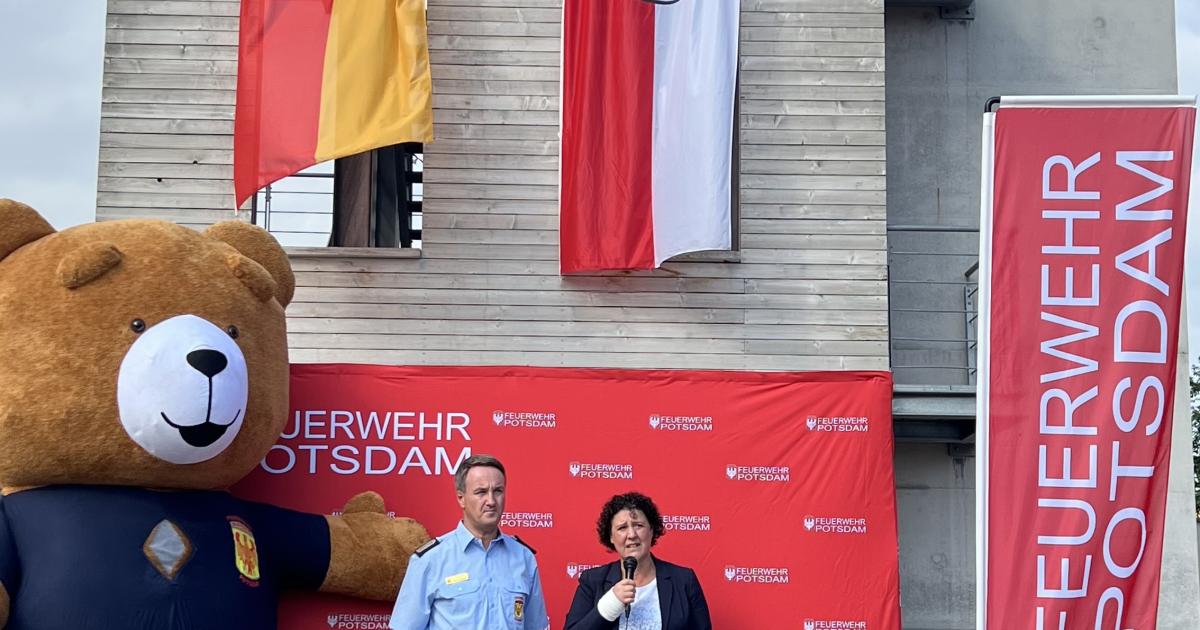 389 | Die Feuerwehr Potsdam öffnete die Tore – Tausende Menschen kamen ...